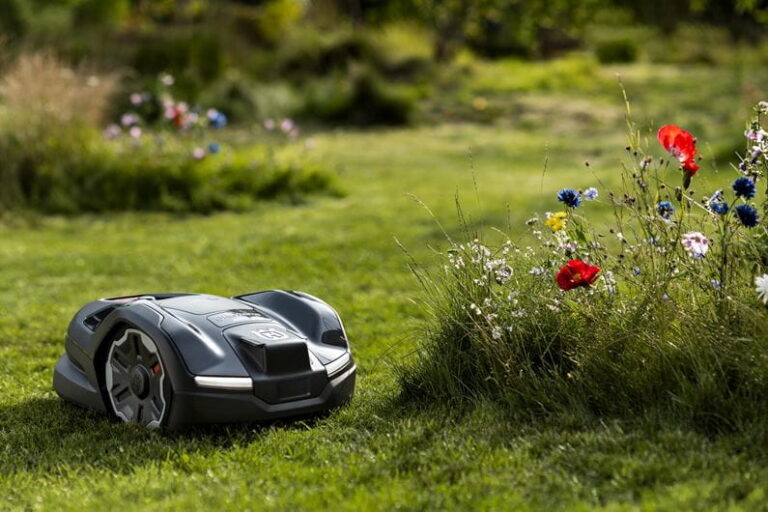 Robot Mowers Can Mow Stripes! | Platts Robotics